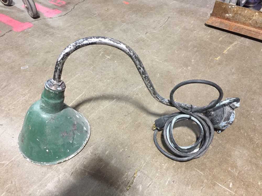 Green And Silver/Black Metal Scoop Light With Wiring – Lock Up Props