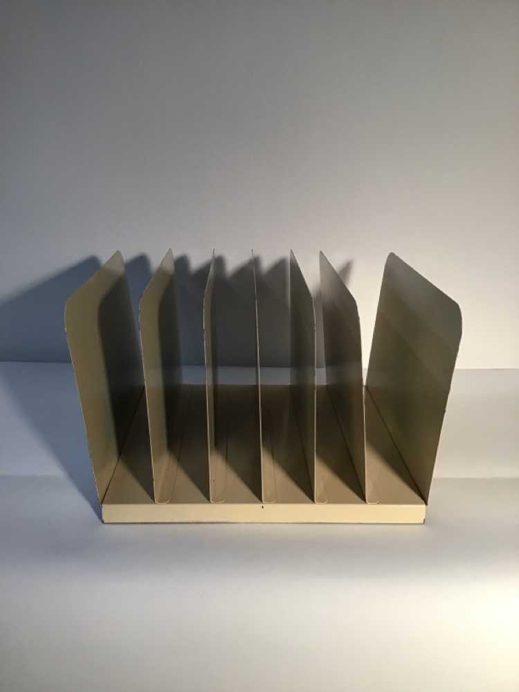 Metal Beige Upright 6 Slot Filler