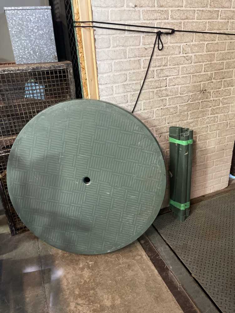 Green Plastic Patio Table With 4 Legs